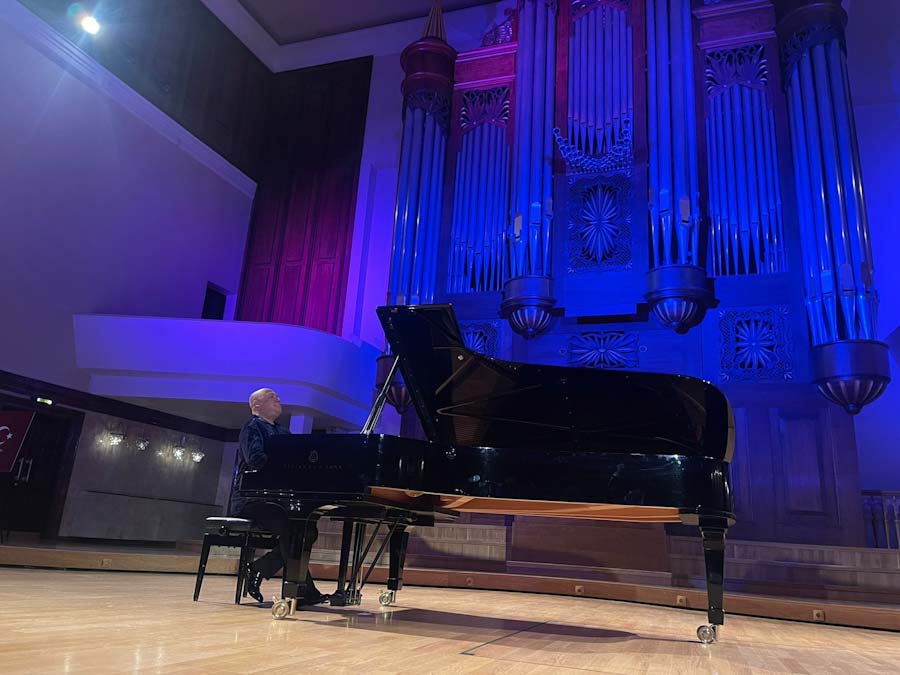 Burçin Büke, Kazanlı müzikseverleri büyüledi – Rusya Haberleri